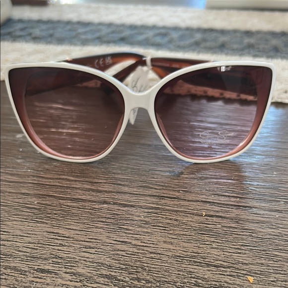 Jessica Simpson | Accessories | Jessica Simpson White And Brown ...